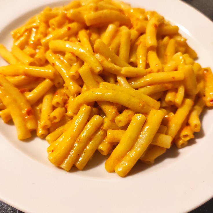 Paste cu pasta de ardei si cascaval – Meniuri pentru zambareti