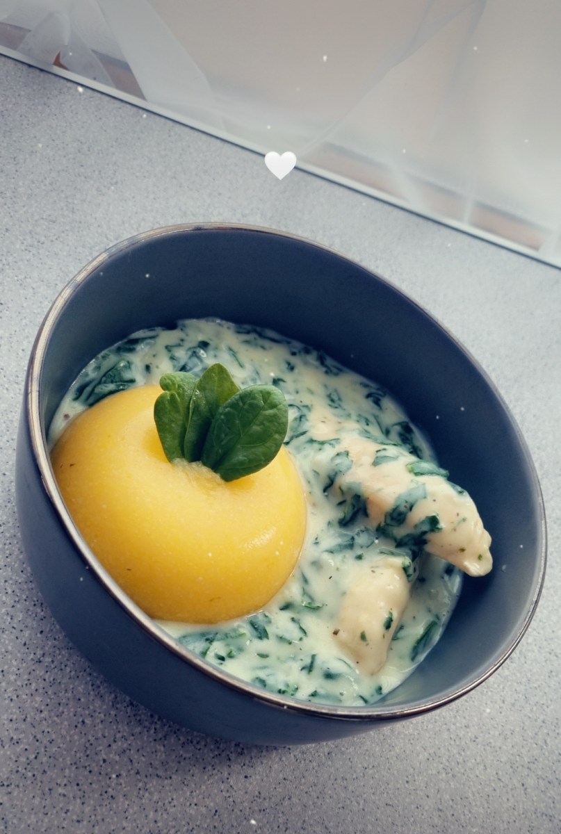 Ciulama de baby spanac cu pui si mamaliguta – Meniuri pentru zambareti